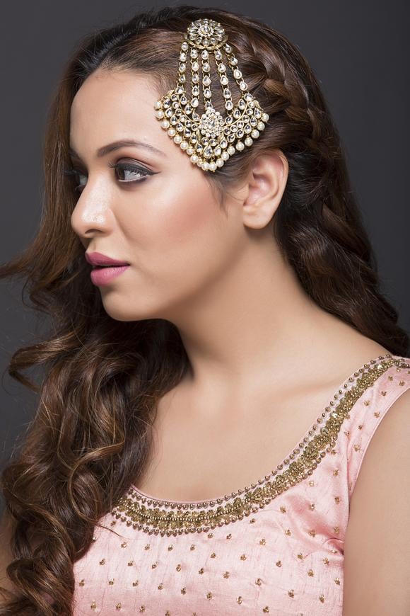 Beautiful Styles Of Maang Tikkas For The New Brides